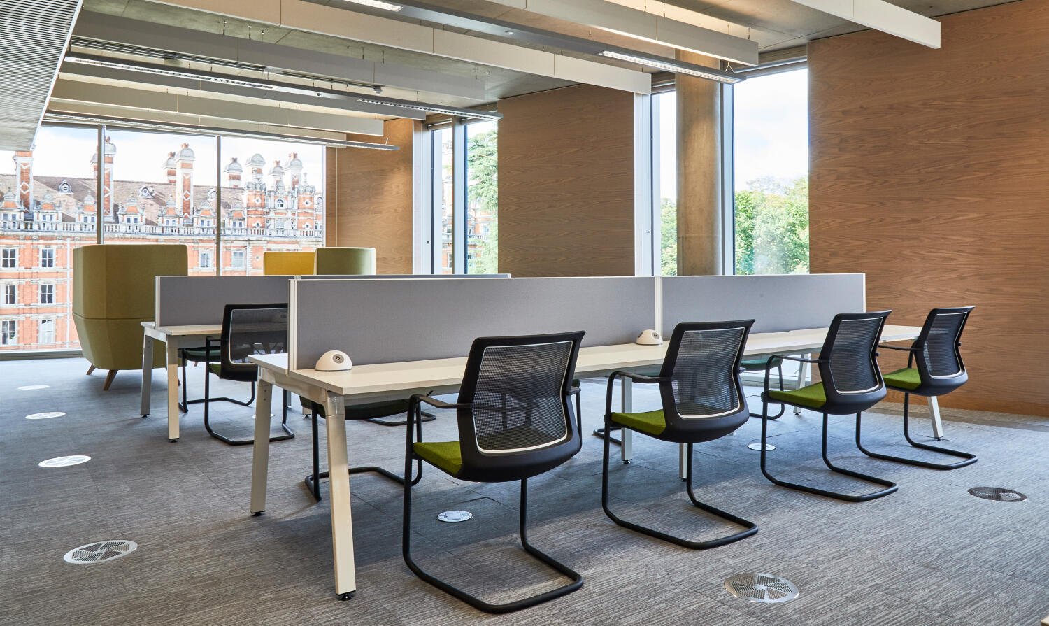 Orangebox Workday Cantilever Armchair: Comfort and Customisation ...